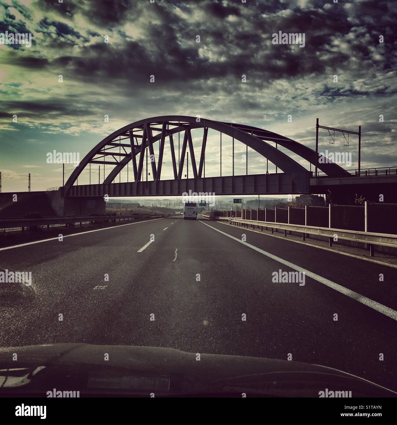 Arch over road hi-res stock photography and images - Alamy