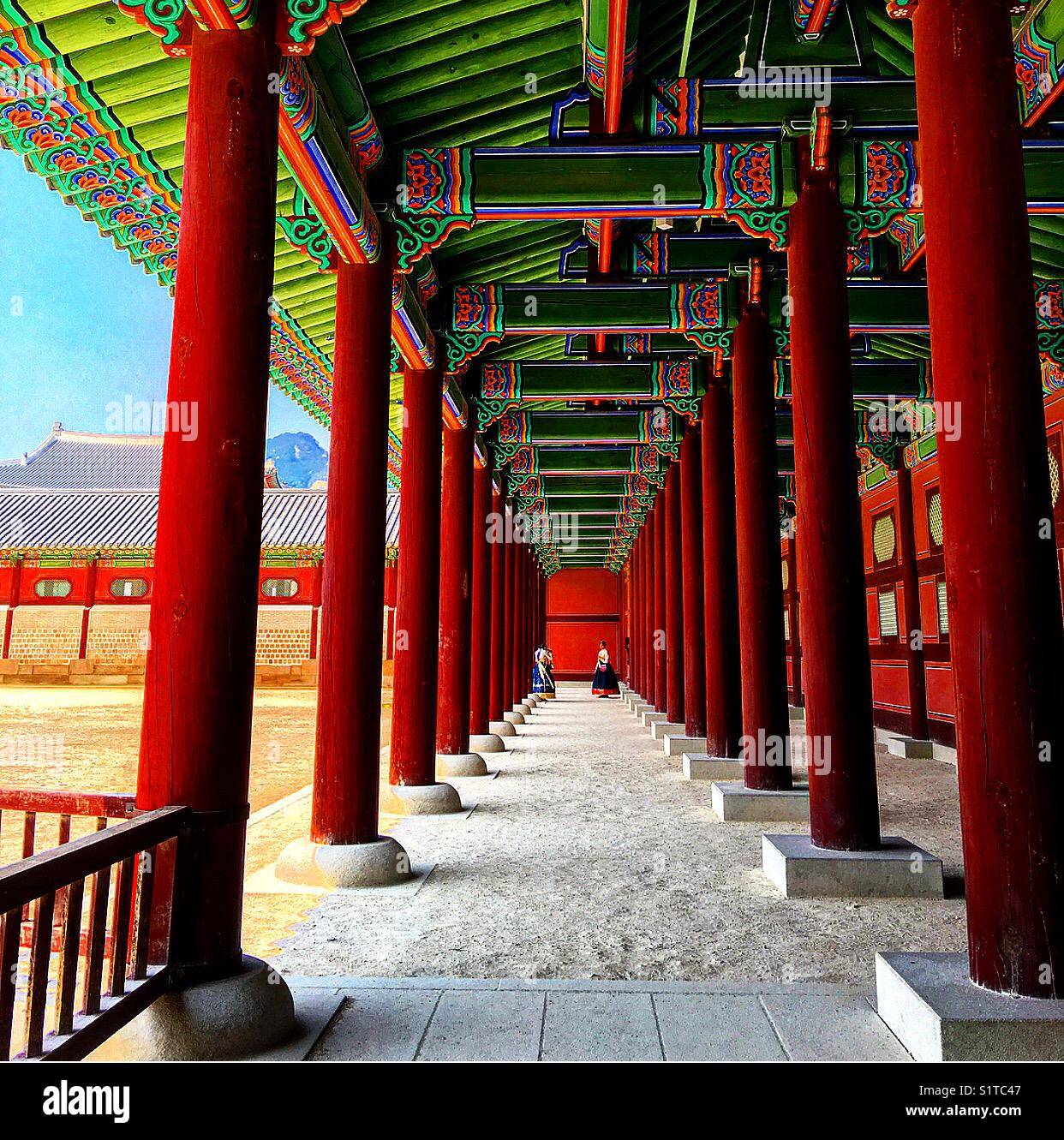 Korean palace hi-res stock photography and images - Alamy