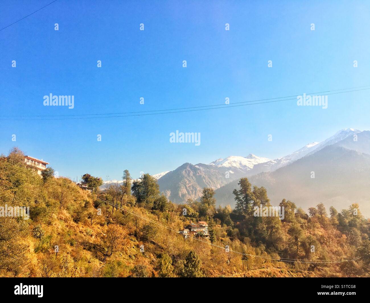 Mountain ranges of himalaya with snow kissed Stock Photo - Alamy