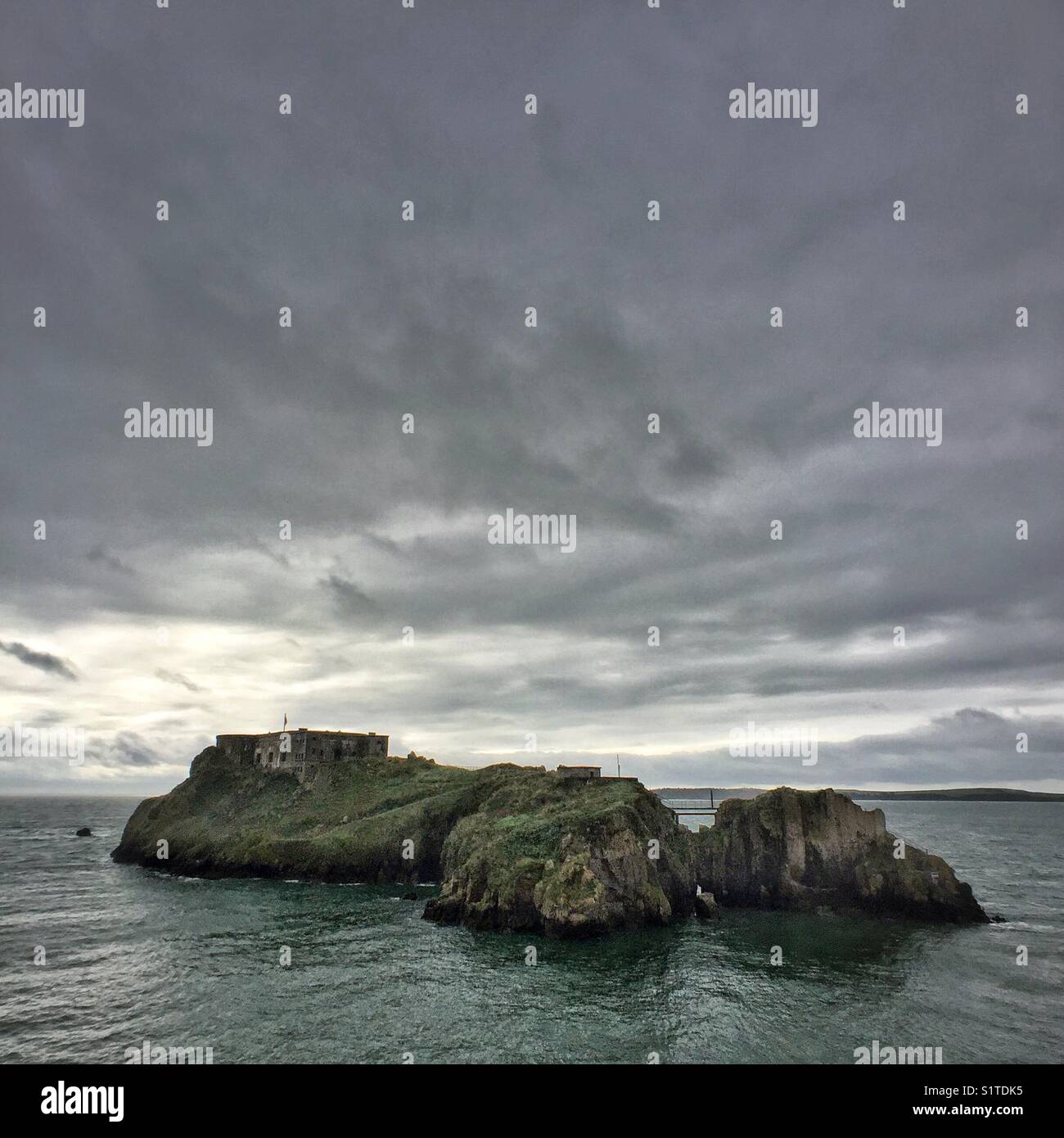 Tenby South Beach. St Catherine’s Island and Fort Stock Photo - Alamy