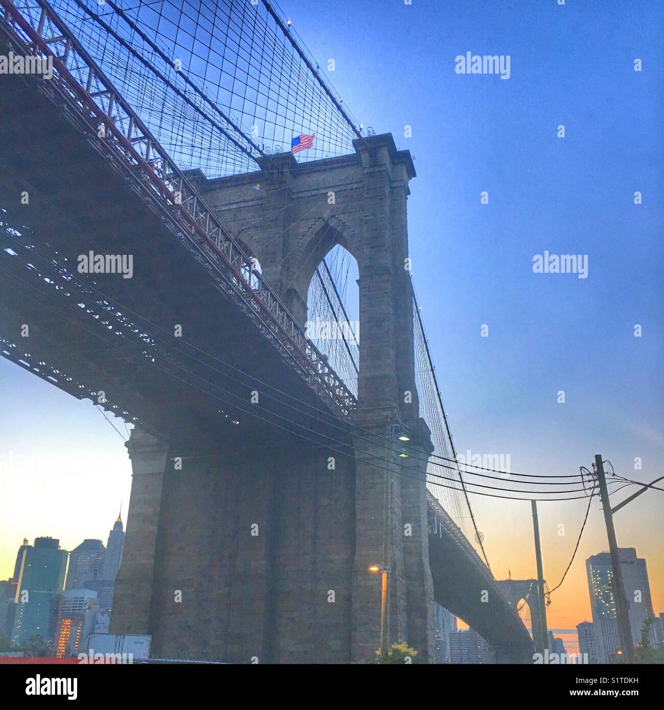 Brooklyn bridge from below hi-res stock photography and images - Alamy