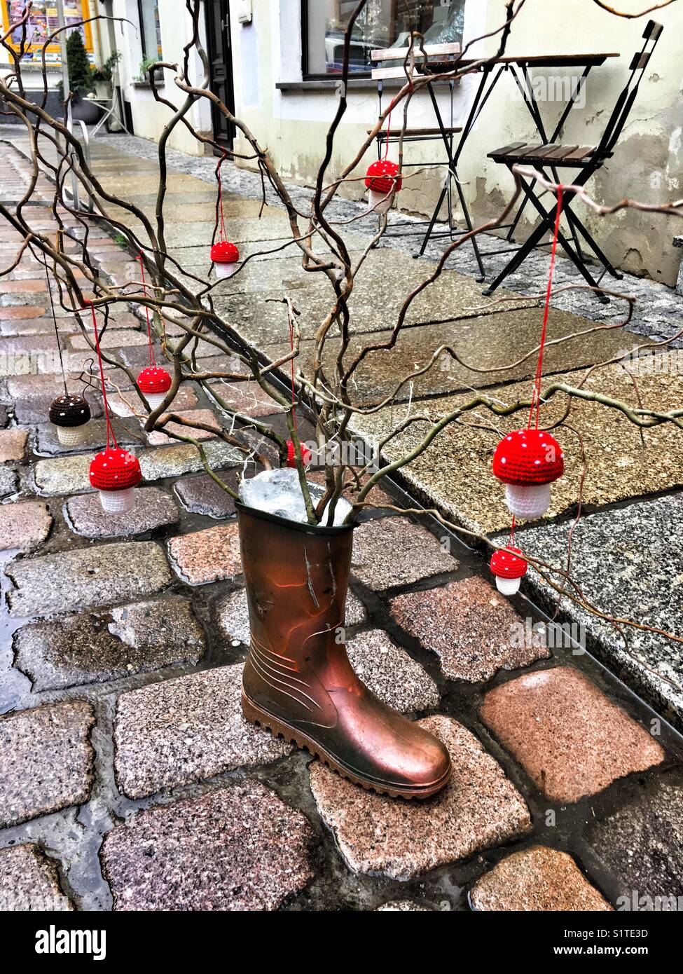 Street decoration hi-res stock photography and images - Alamy