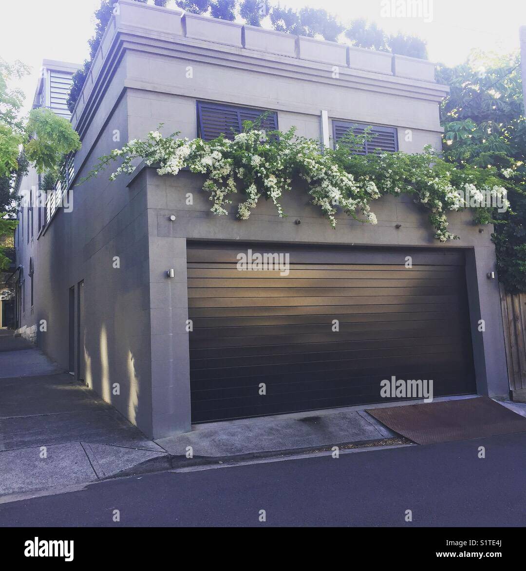 Terrace house with garage hi-res stock photography and images - Alamy