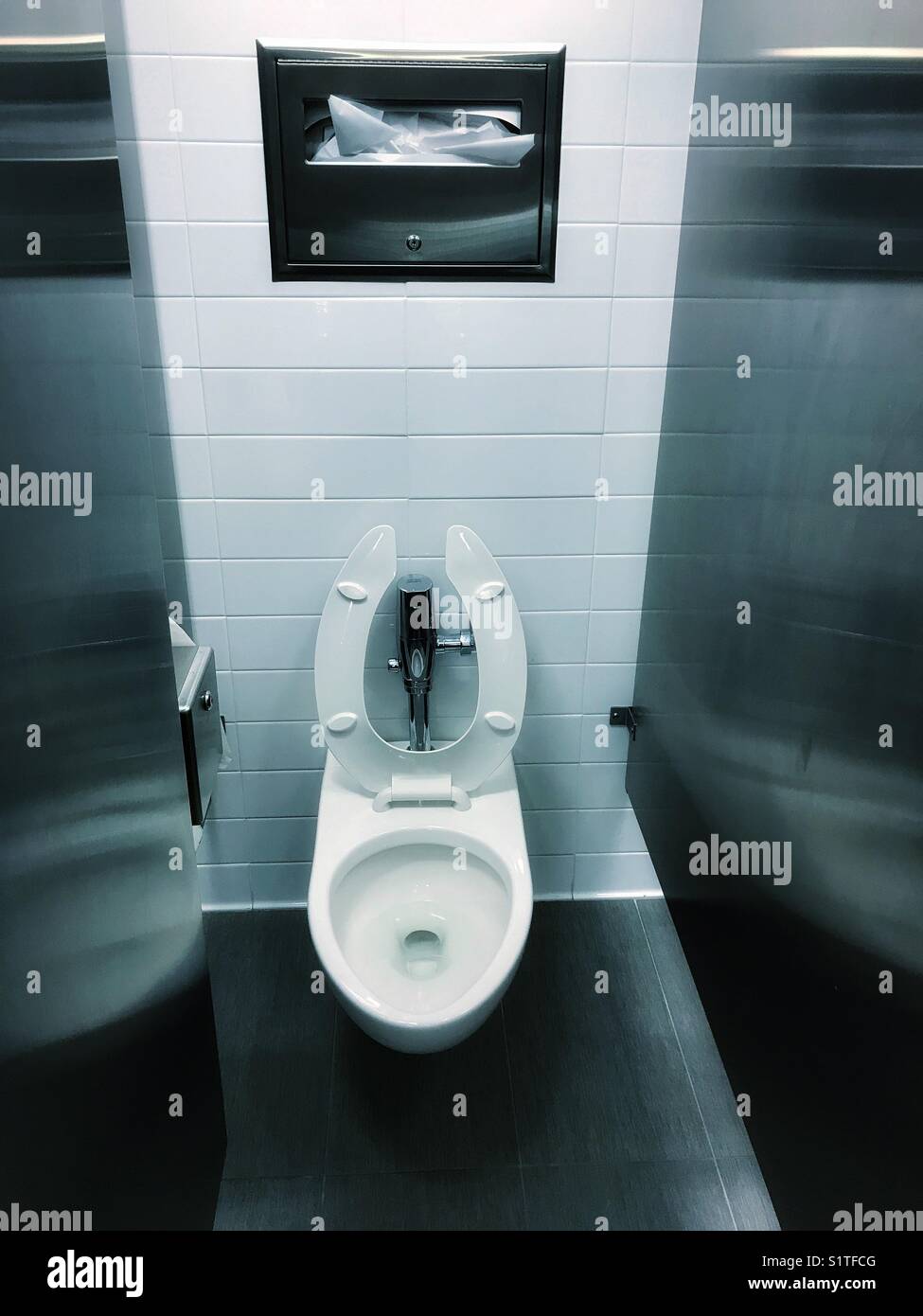 Restroom bathroom hi-res stock photography and images - Alamy