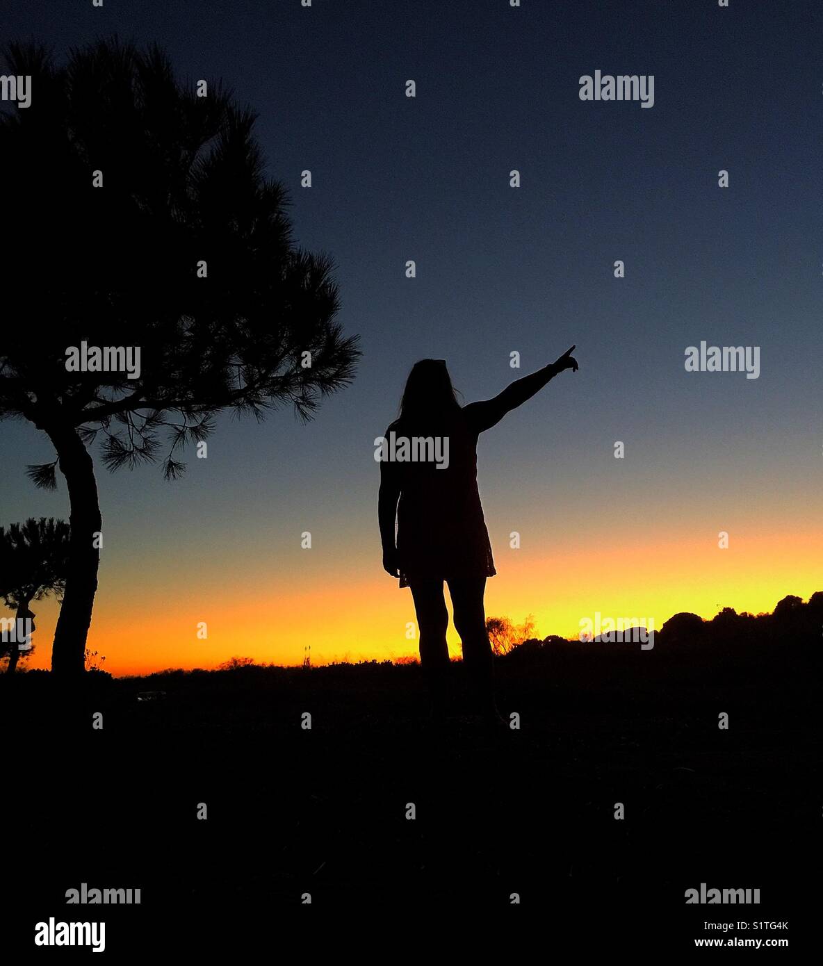 Woman silhouette sunset hi-res stock photography and images - Alamy