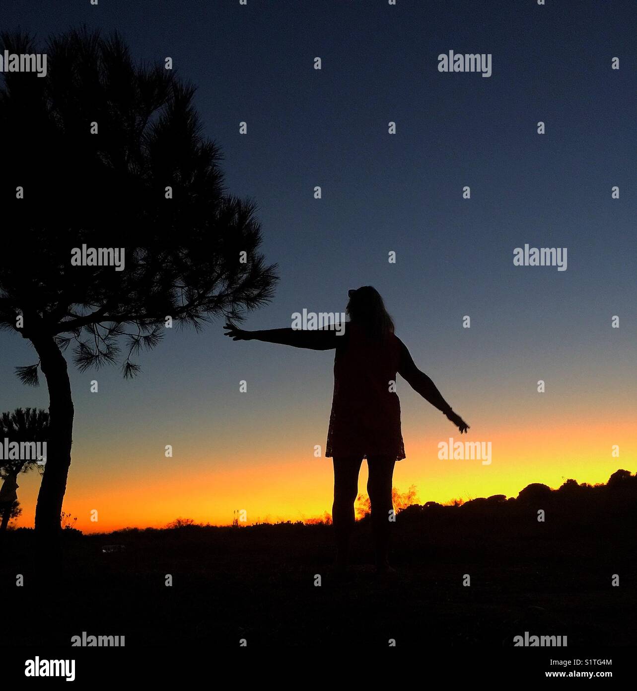 Sunrise dancing hi-res stock photography and images - Alamy