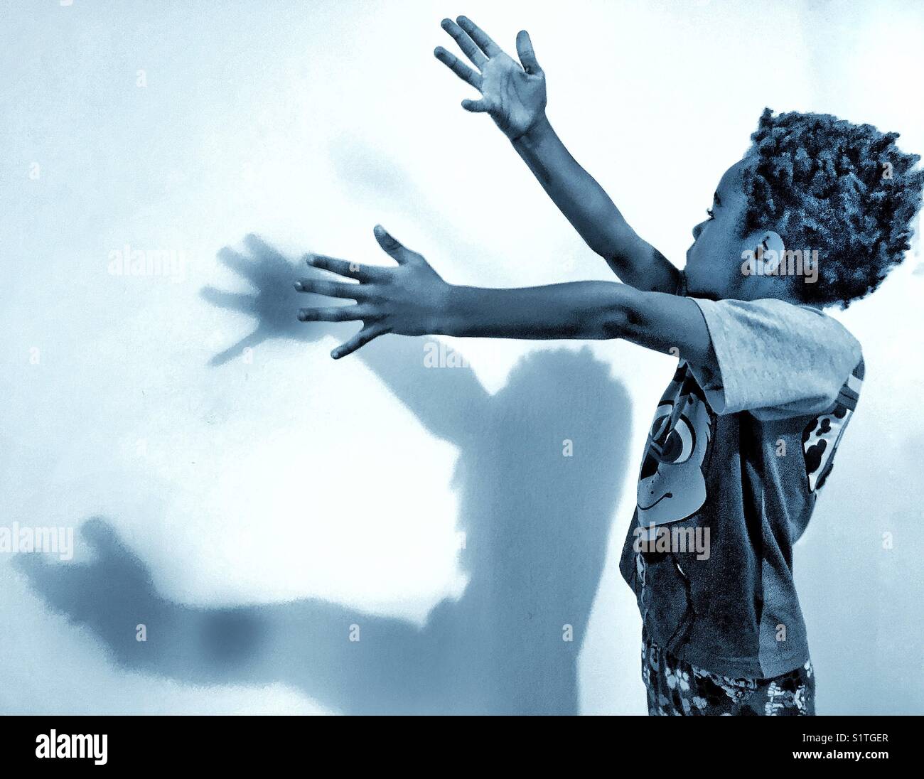 A little boy plays with his shadow Stock Photo - Alamy