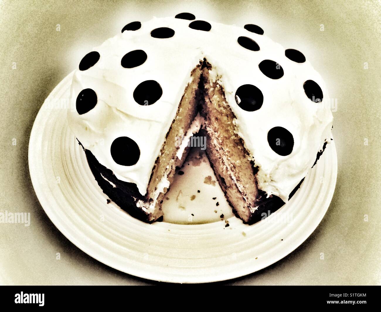 Homemade white chocolate sponge cake Stock Photo - Alamy