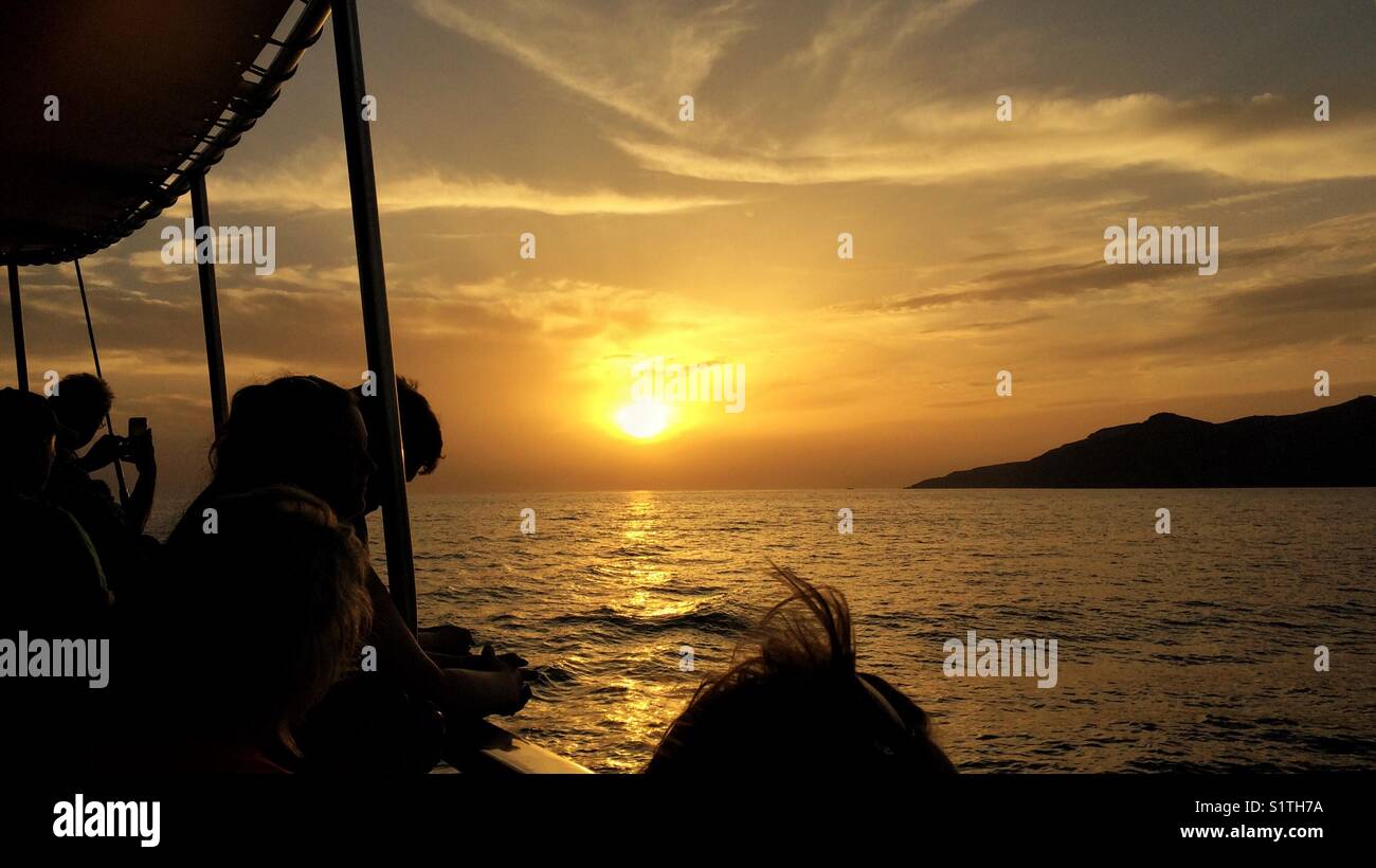 Santorini boat trip hi-res stock photography and images - Alamy