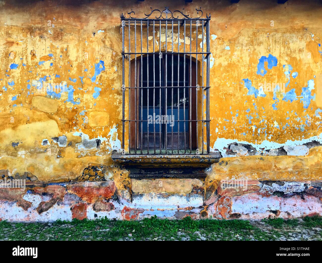 Spanish colonial antigua guatemala hi-res stock photography and images ...
