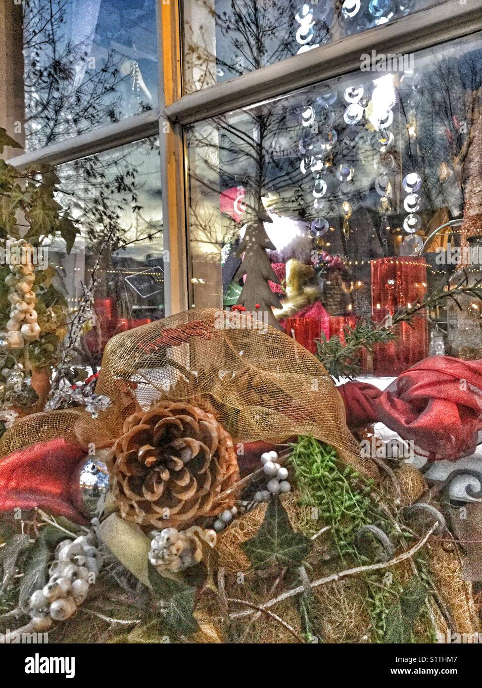 Storefront window decorated for Christmas Stock Photo - Alamy