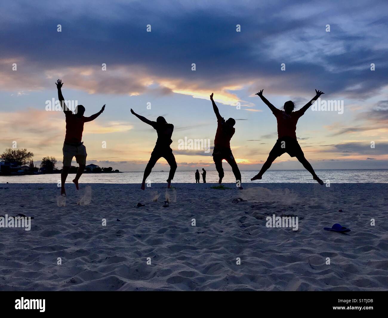 Silhouette jumping beach hi-res stock photography and images - Alamy
