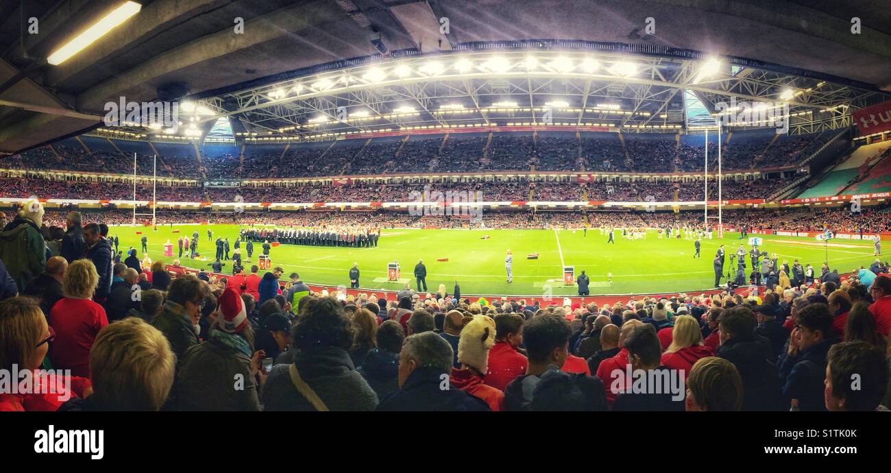 Red dragon flag cardiff hi-res stock photography and images - Alamy
