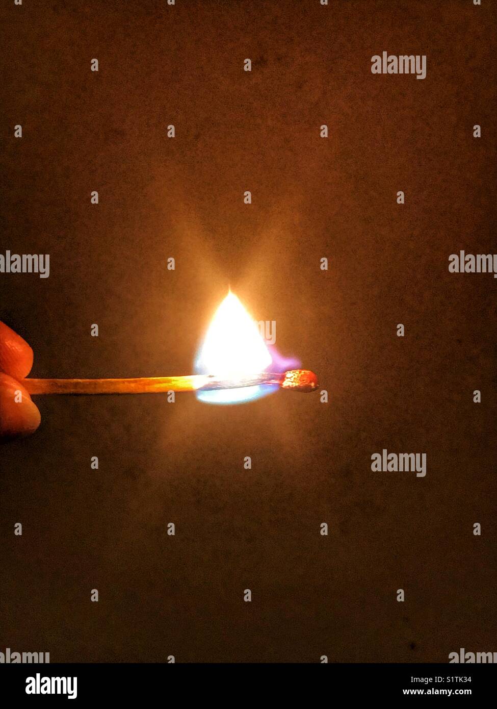 Match strike light flame burn hi-res stock photography and images - Alamy