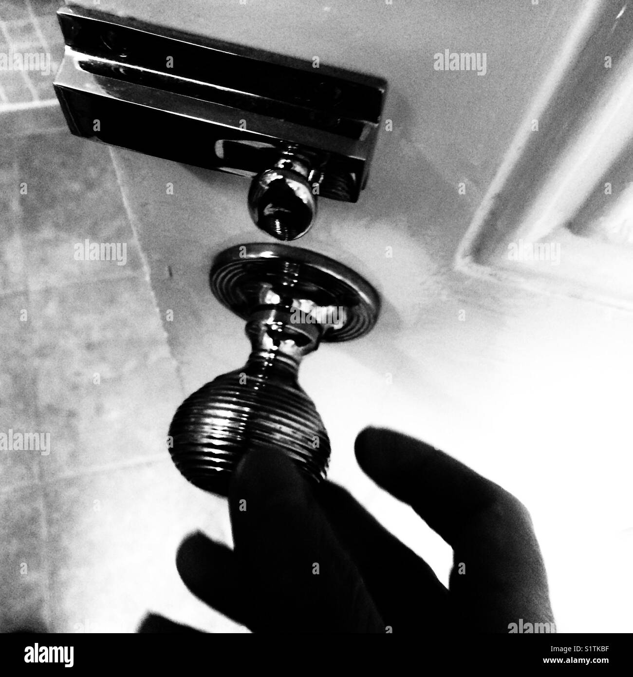 Door knob hand hi-res stock photography and images - Alamy