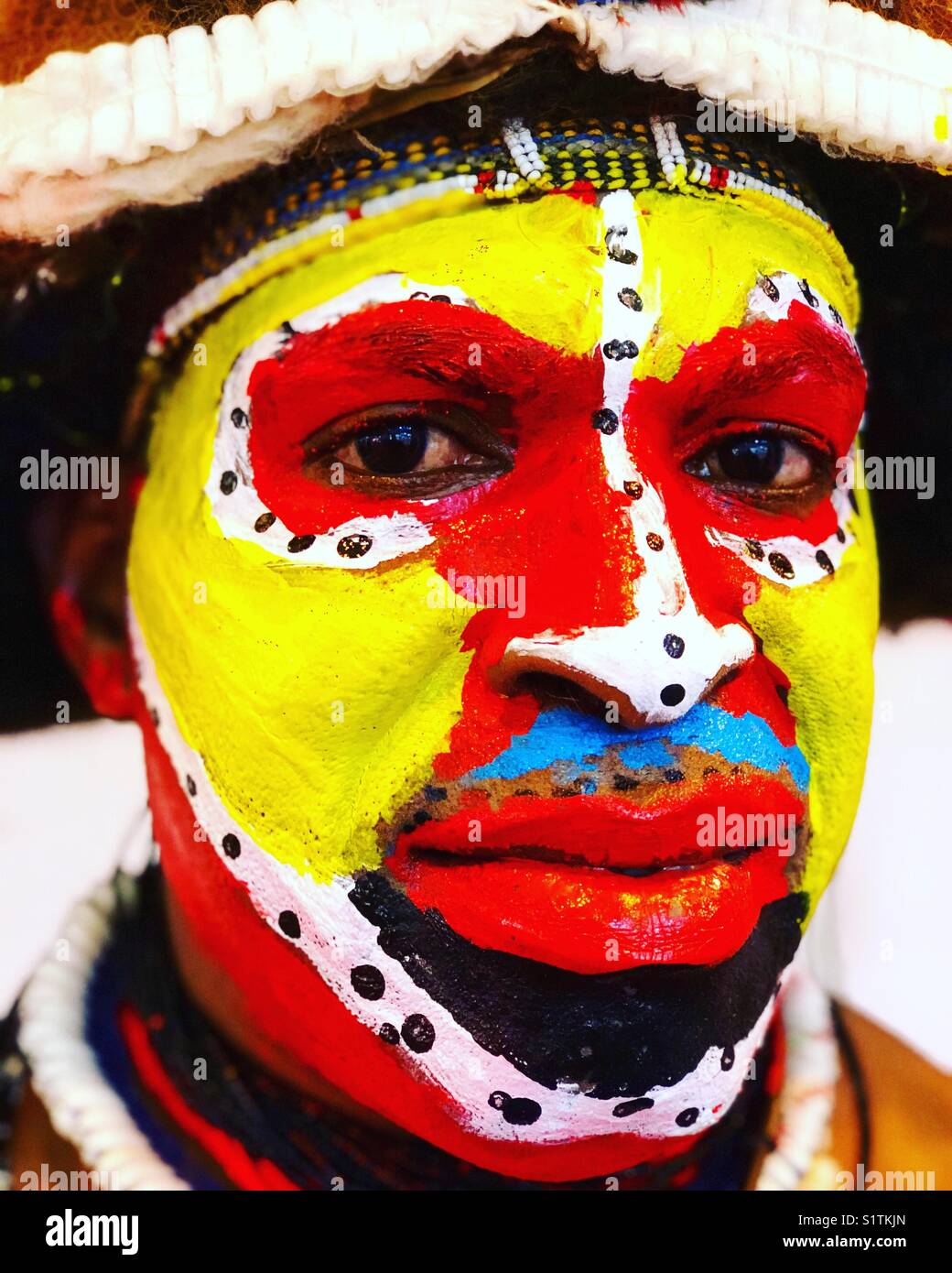 Papua new guinea man wearing hi-res stock photography and images - Alamy