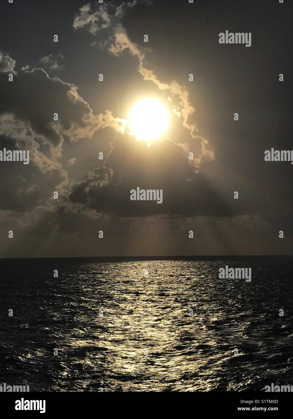 Calm sea in cloudy sunset hi-res stock photography and images - Alamy