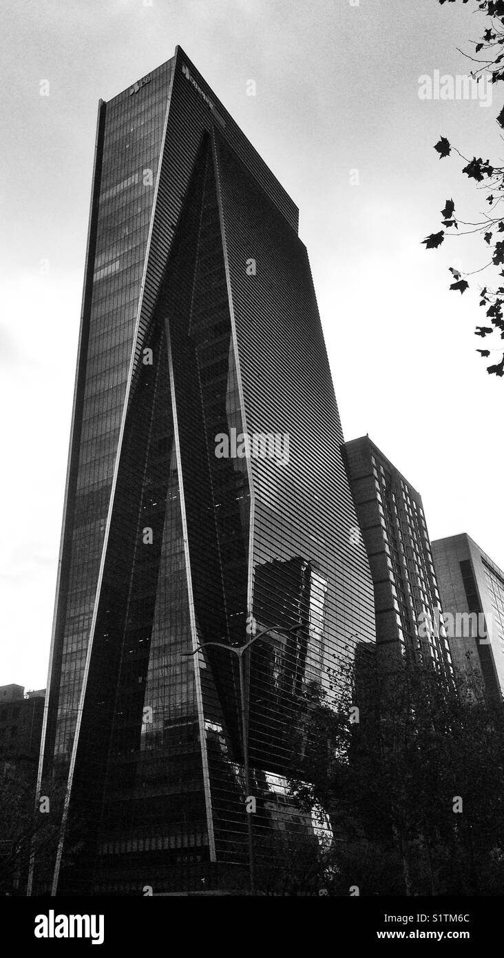 White sky scraper hi-res stock photography and images - Alamy