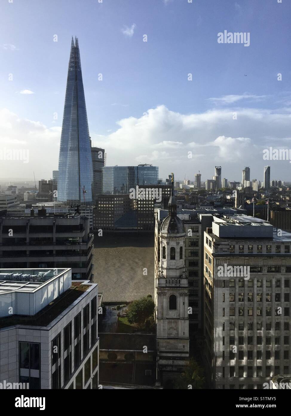 Monument london shard hi-res stock photography and images - Alamy