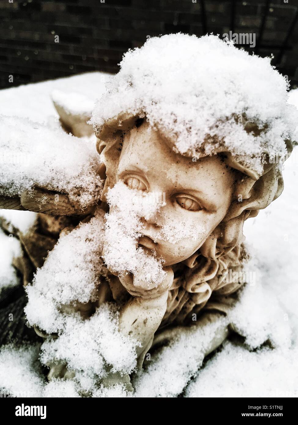Snow on the statue hi-res stock photography and images - Alamy