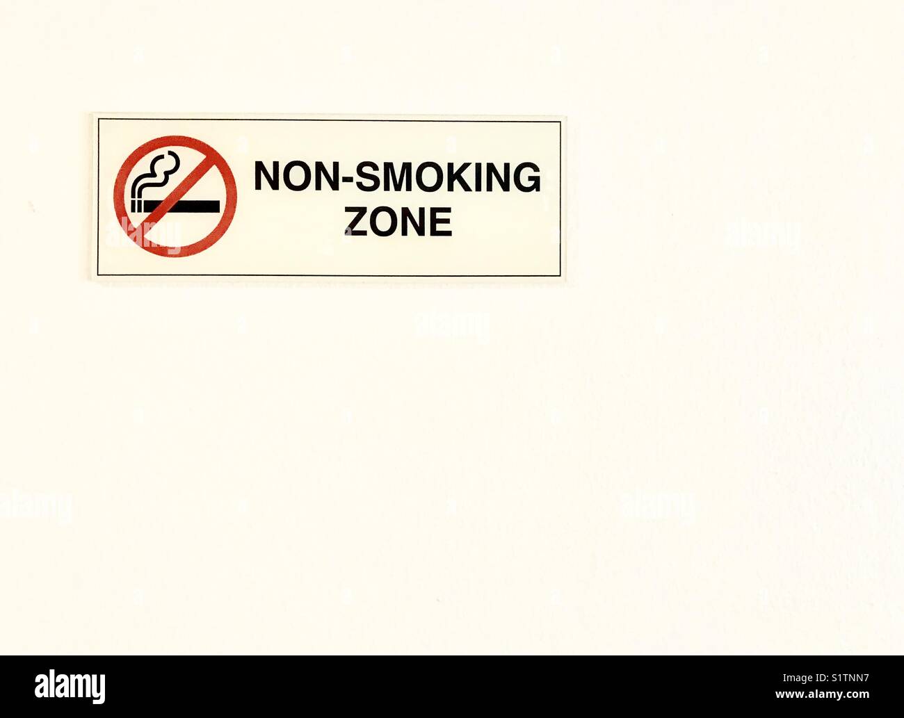 Smoking zone hi-res stock photography and images - Alamy