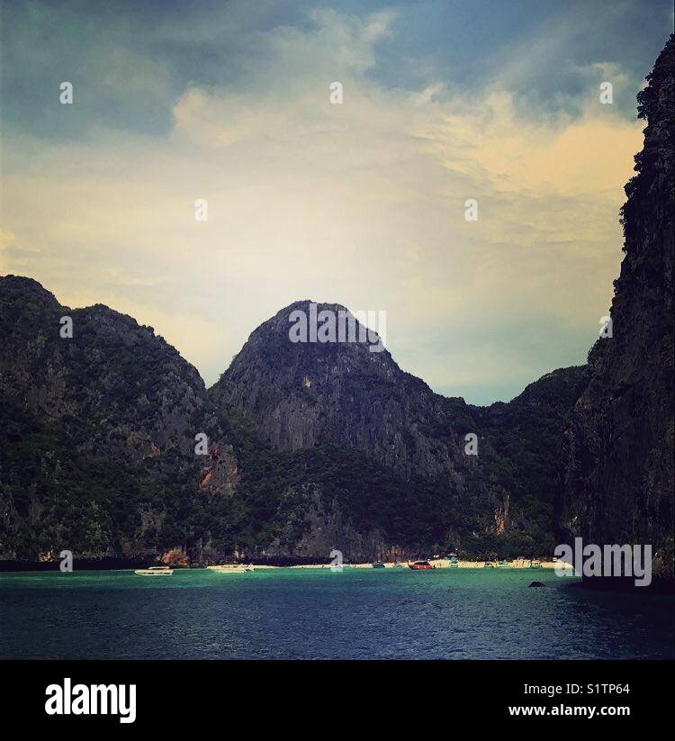 Maya bay the beach hi-res stock photography and images - Alamy