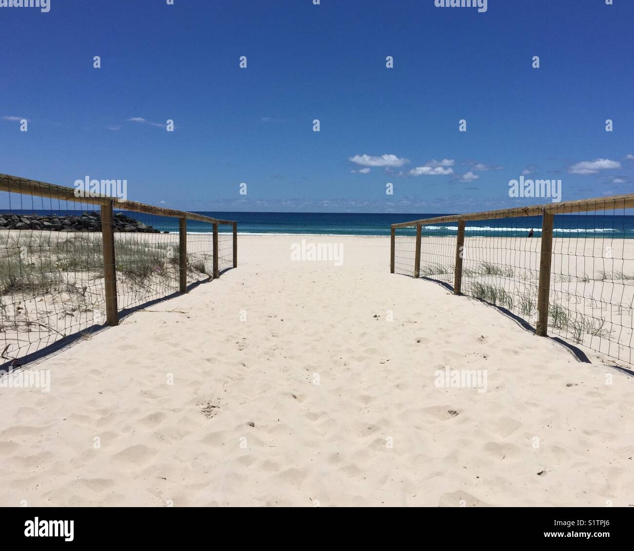 Queensland gold coast beach pathway hi-res stock photography and images ...