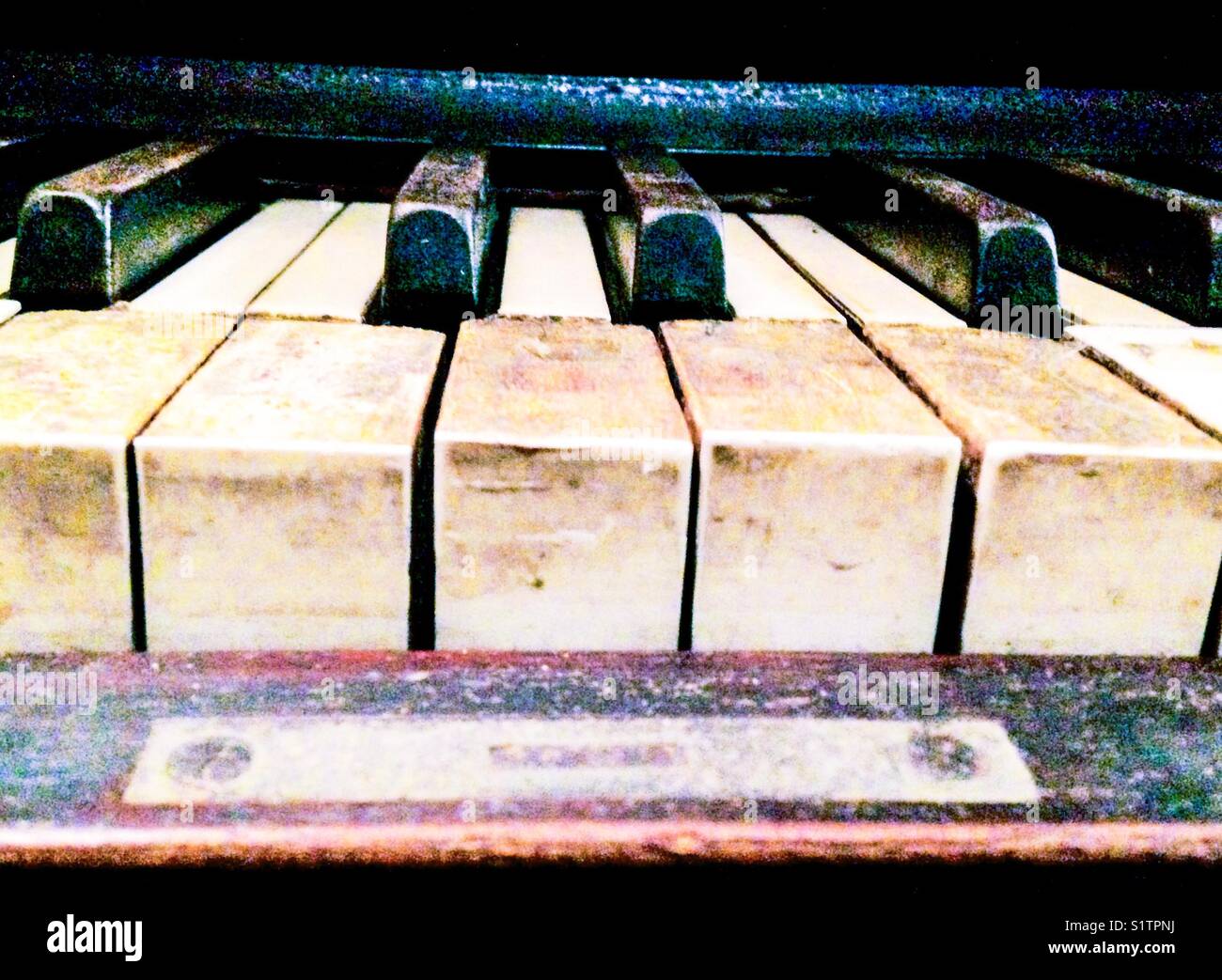 Old ivory piano keys hi-res stock photography and images - Alamy