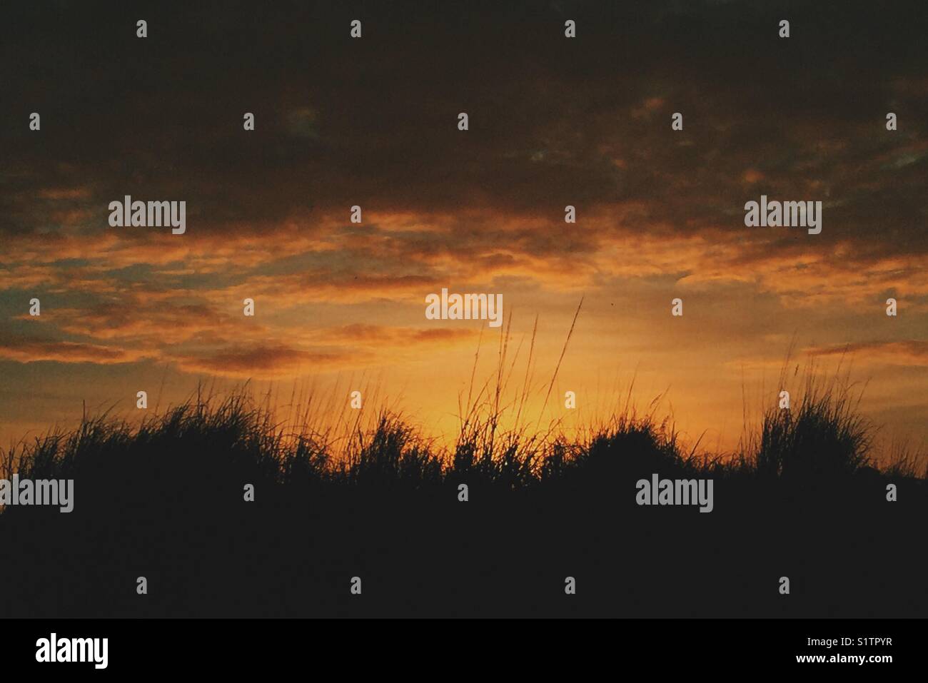 Dusk and sunset glow hi-res stock photography and images - Alamy