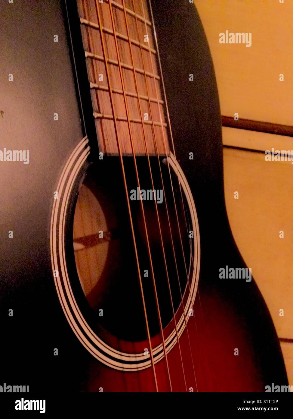 Curves on acoustic guitar hi-res stock photography and images - Alamy