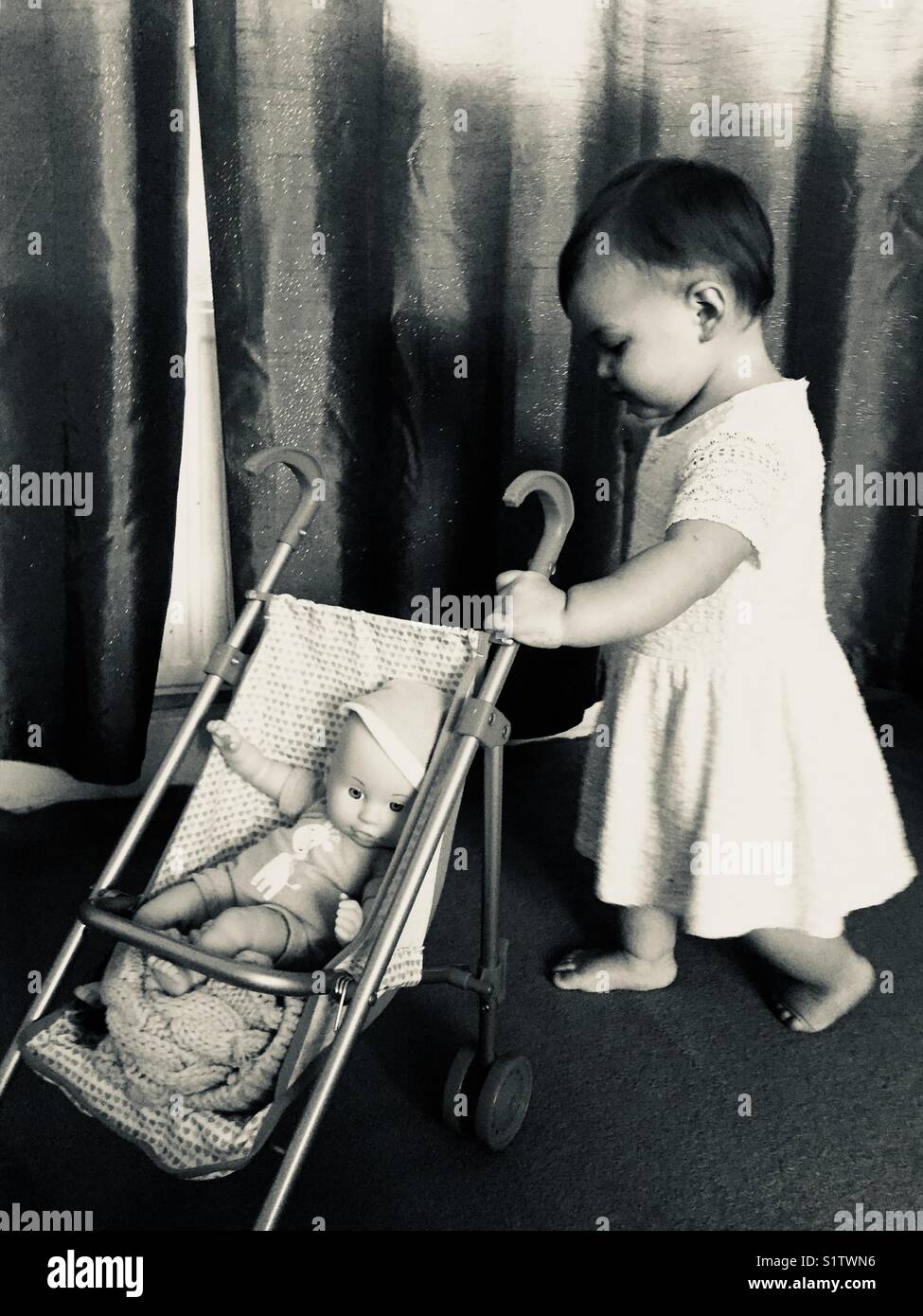 Baby buggy and toddler hi-res stock photography and images - Alamy