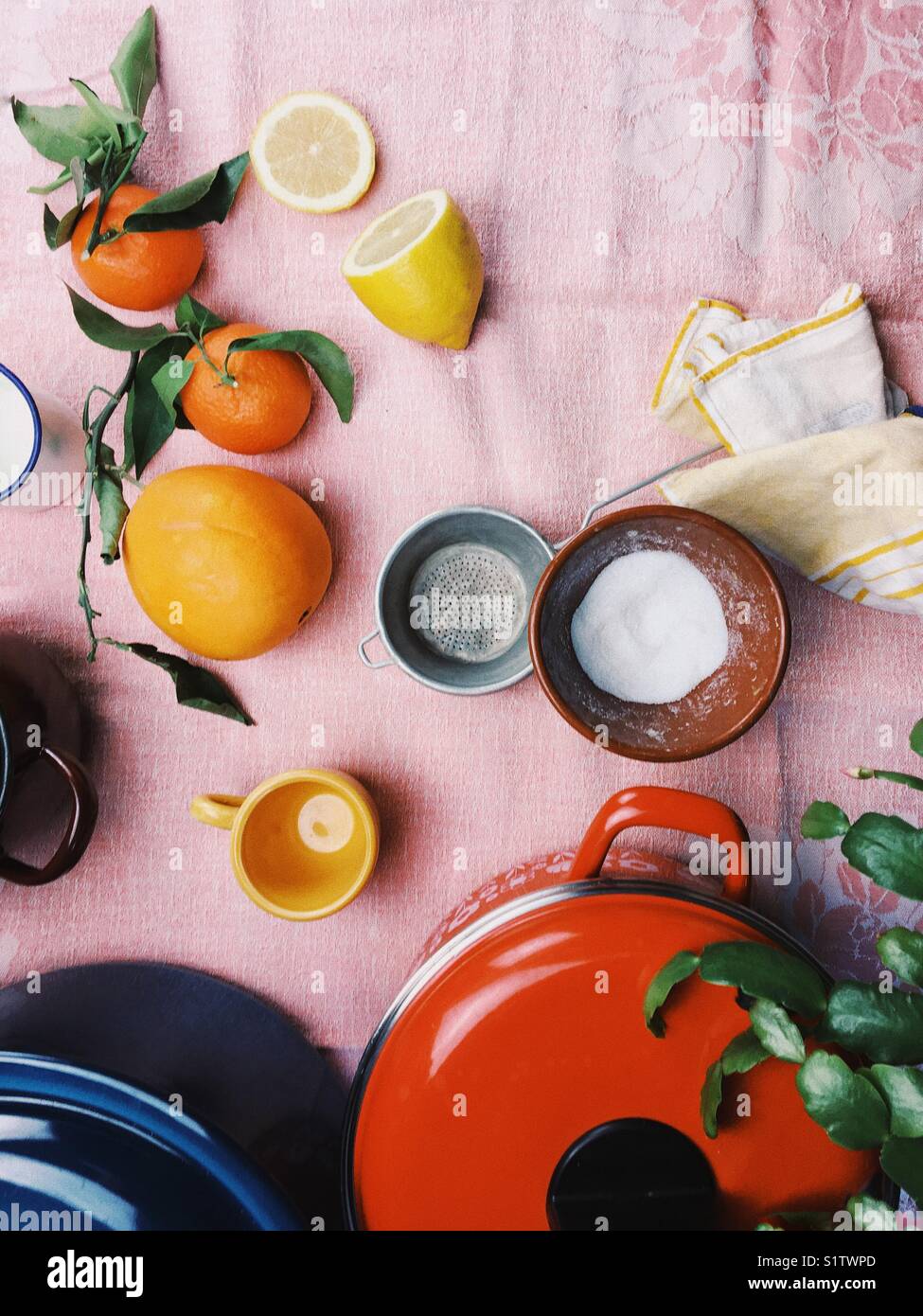 Food table birds eye view hi-res stock photography and images - Alamy
