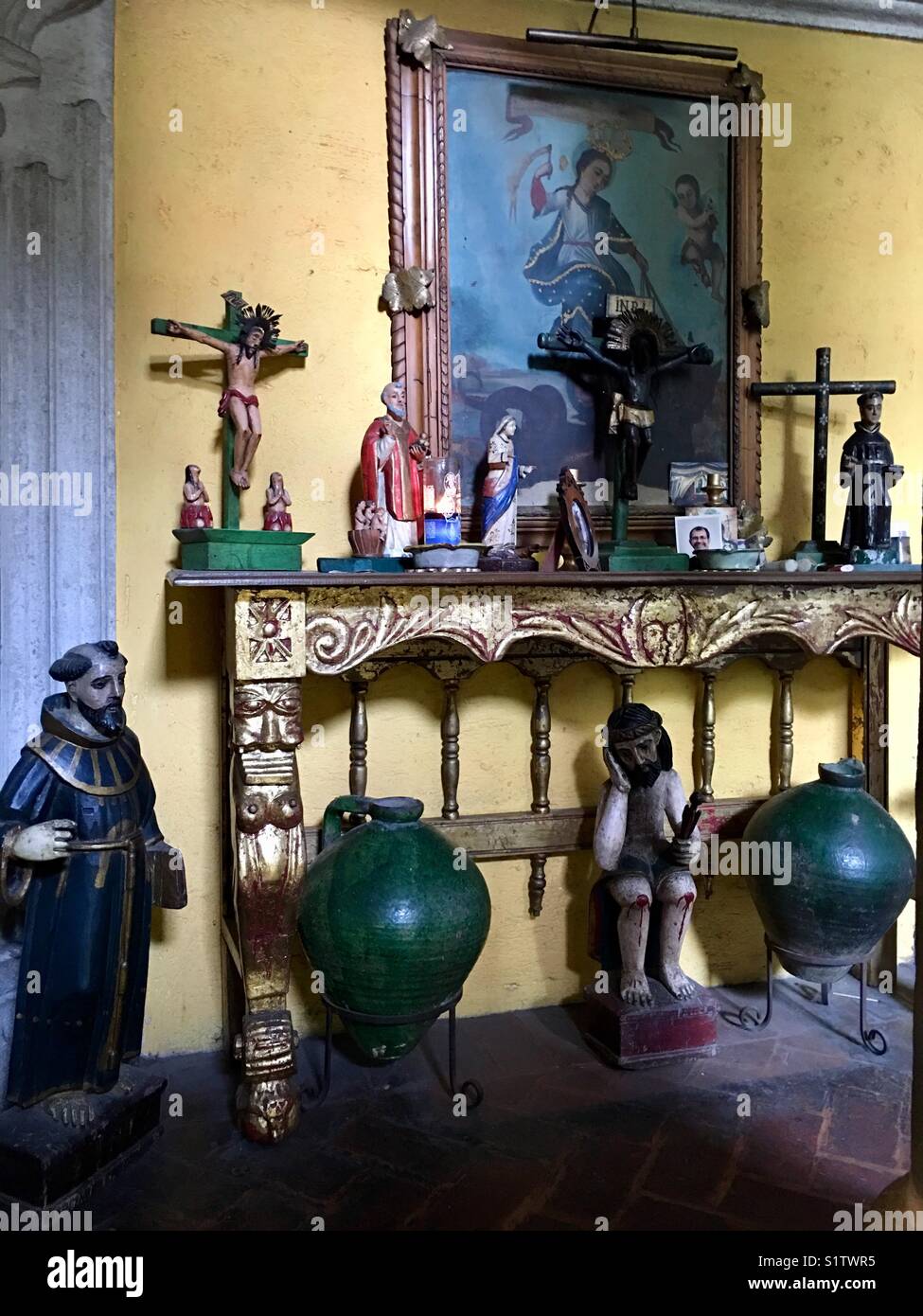 Spanish colonial altar hi-res stock photography and images - Alamy