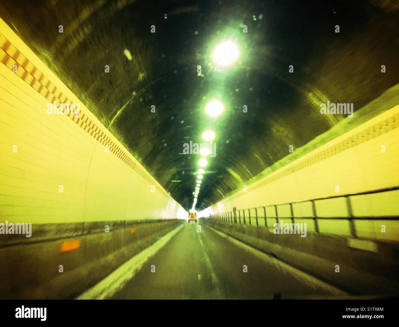 Tunnel vision hi-res stock photography and images - Alamy