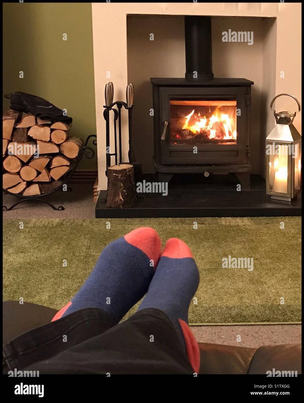 Feet to the fire hi-res stock photography and images - Alamy