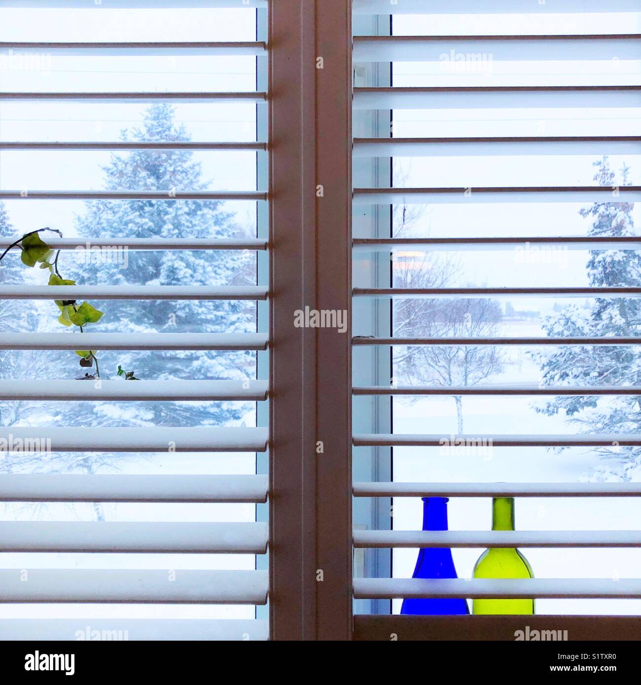 Winter snow scene through window hi-res stock photography and images ...