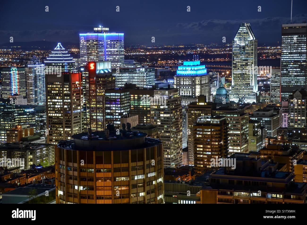 Montreal night streets hi-res stock photography and images - Alamy