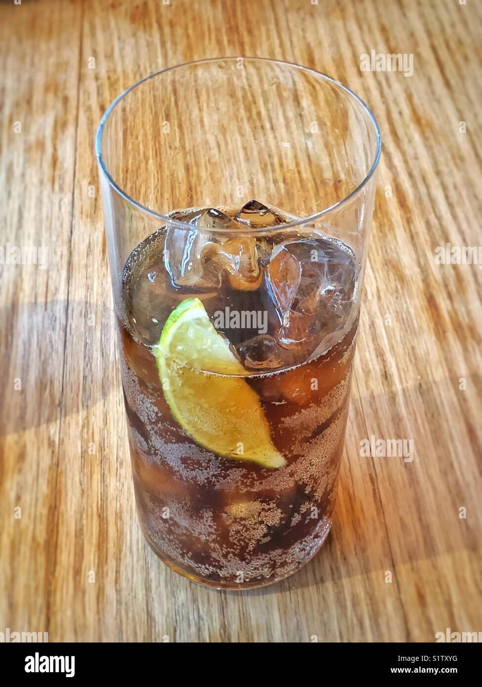 Bubbles drink fizzy glass hi-res stock photography and images - Alamy