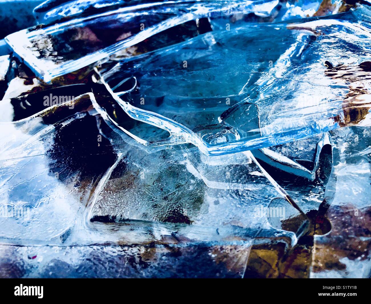 Ice cracked hi-res stock photography and images - Alamy