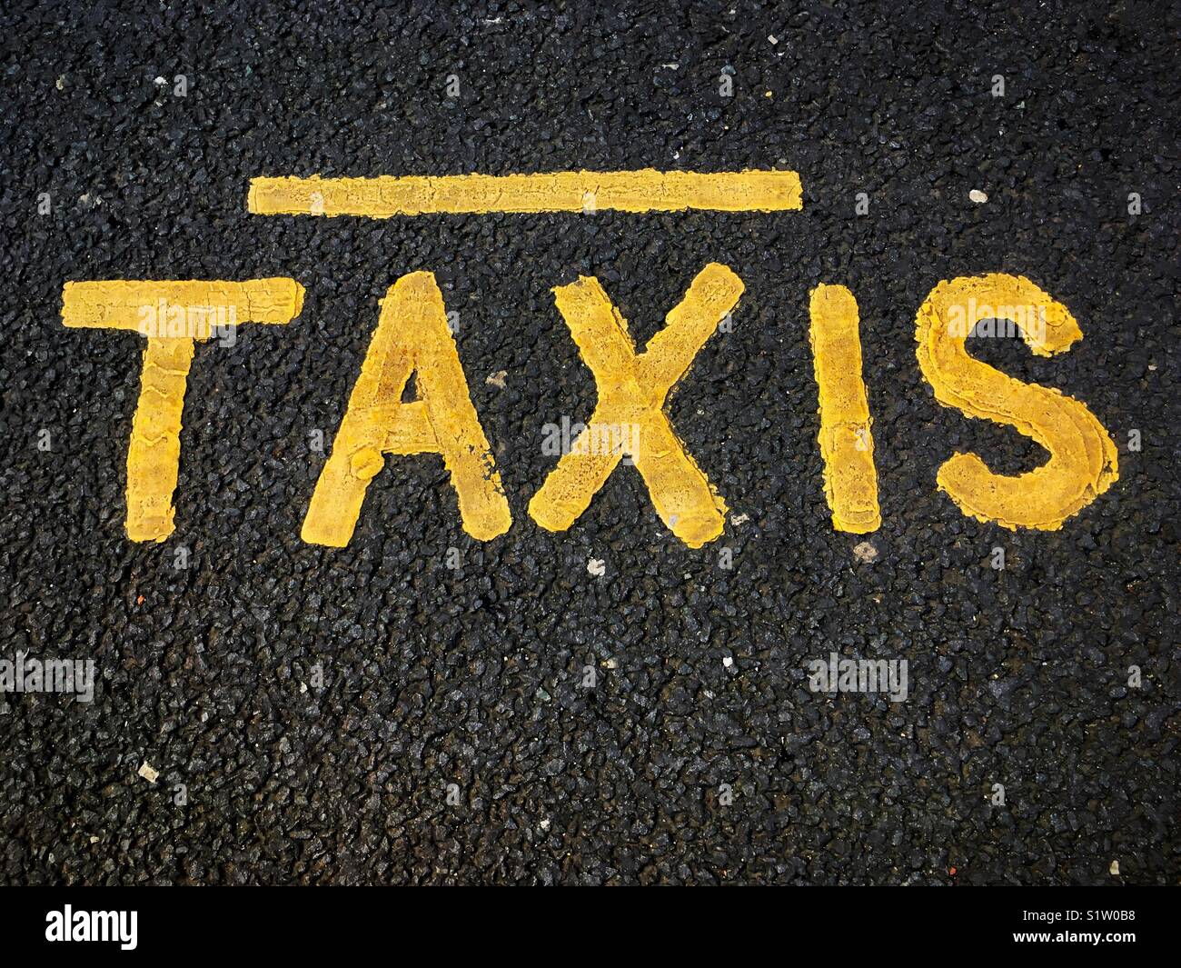 A Taxis sign painted on the road Stock Photo - Alamy