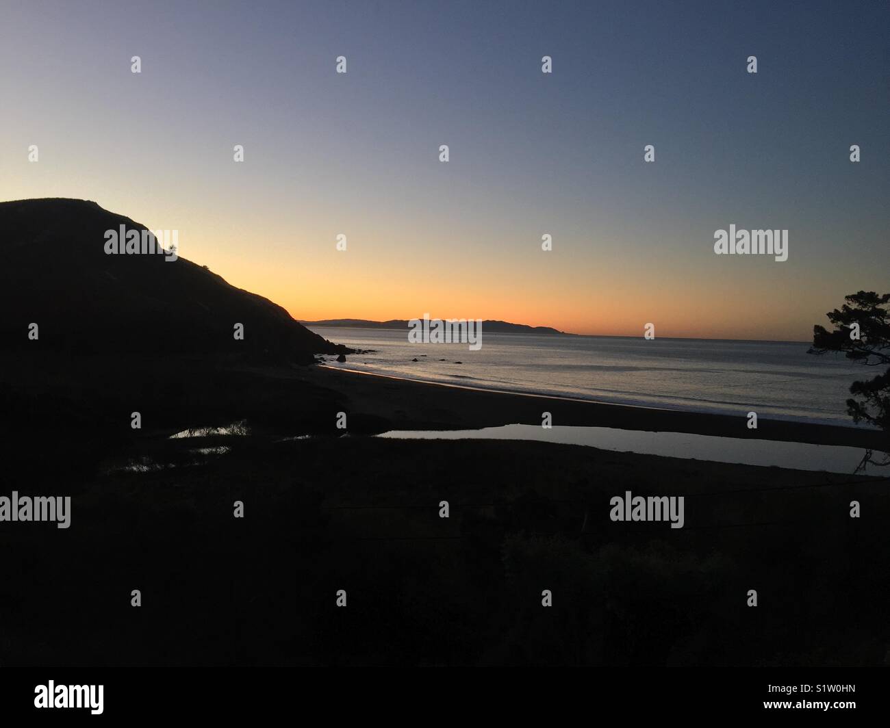 Dawn on pacific ocean hi-res stock photography and images - Alamy