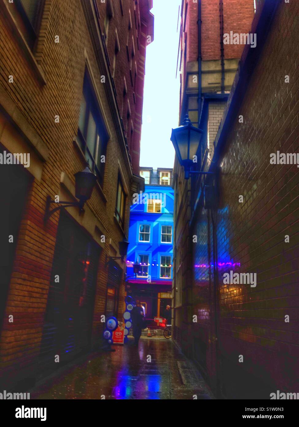 Alleyway London High Resolution Stock Photography and Images - Alamy
