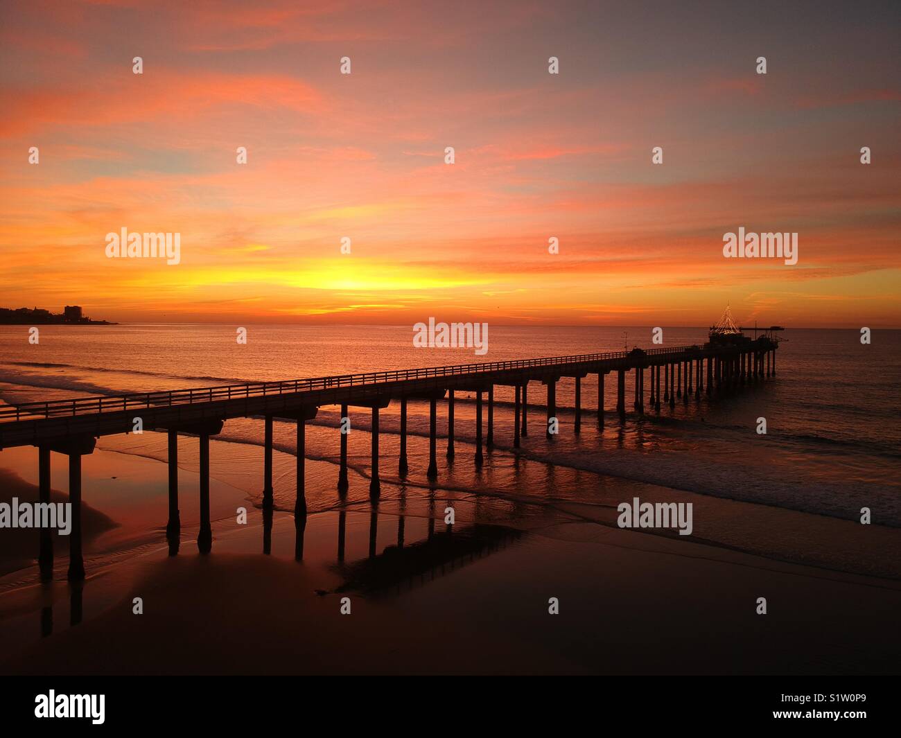 San diego beach sunset hi-res stock photography and images - Alamy