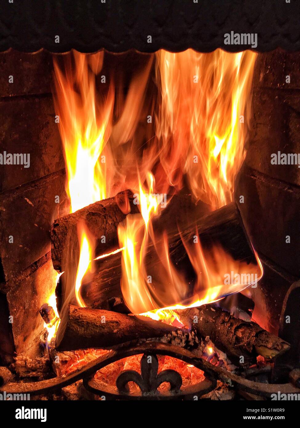 Fire log hi-res stock photography and images - Alamy