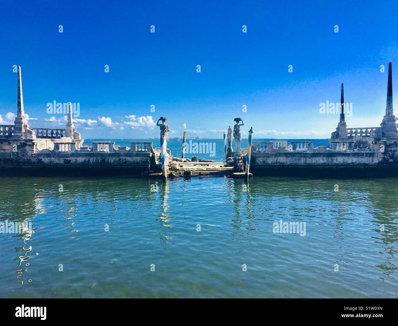 Barge with rock hi-res stock photography and images - Alamy