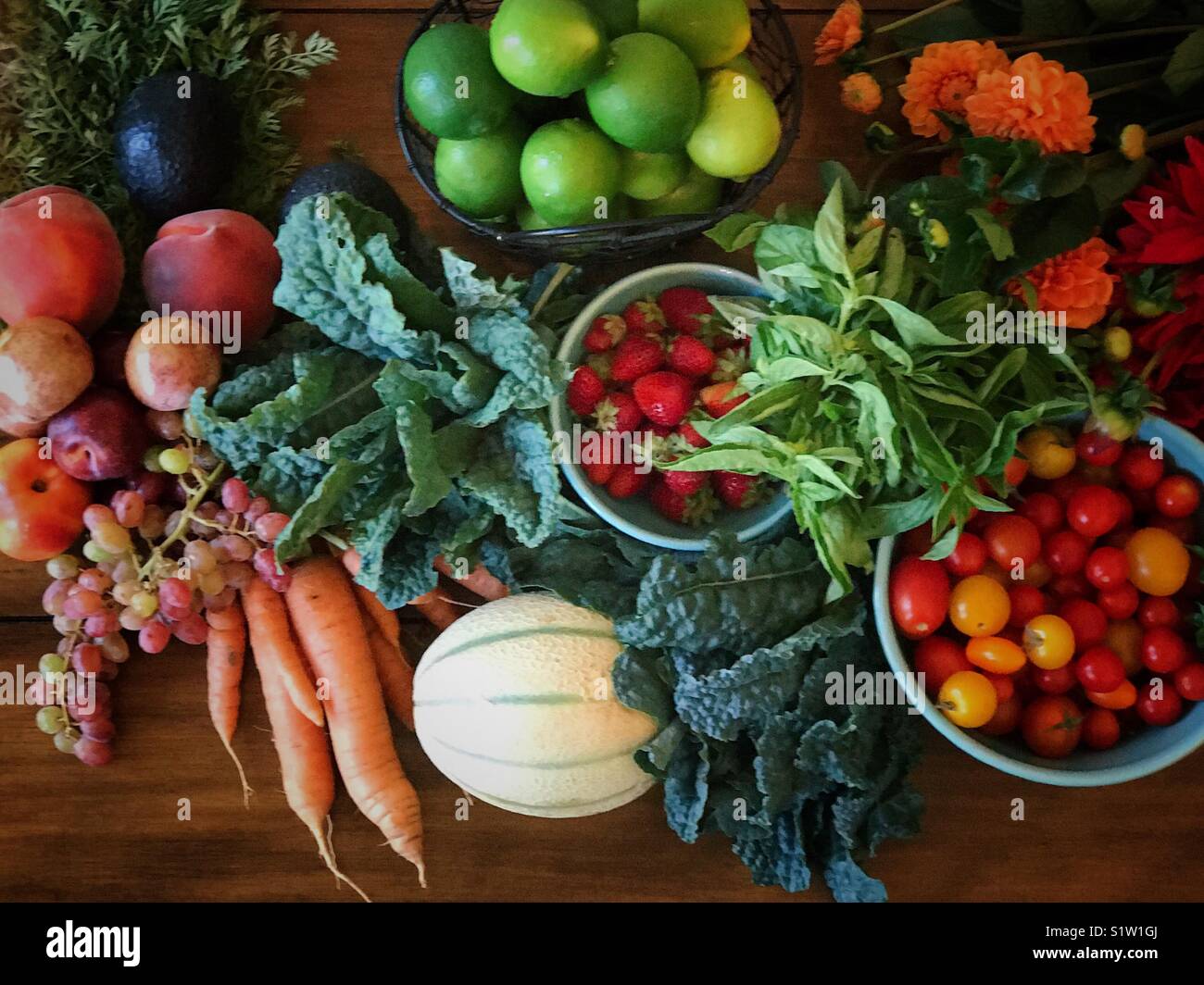 Produce produce table hi-res stock photography and images - Alamy