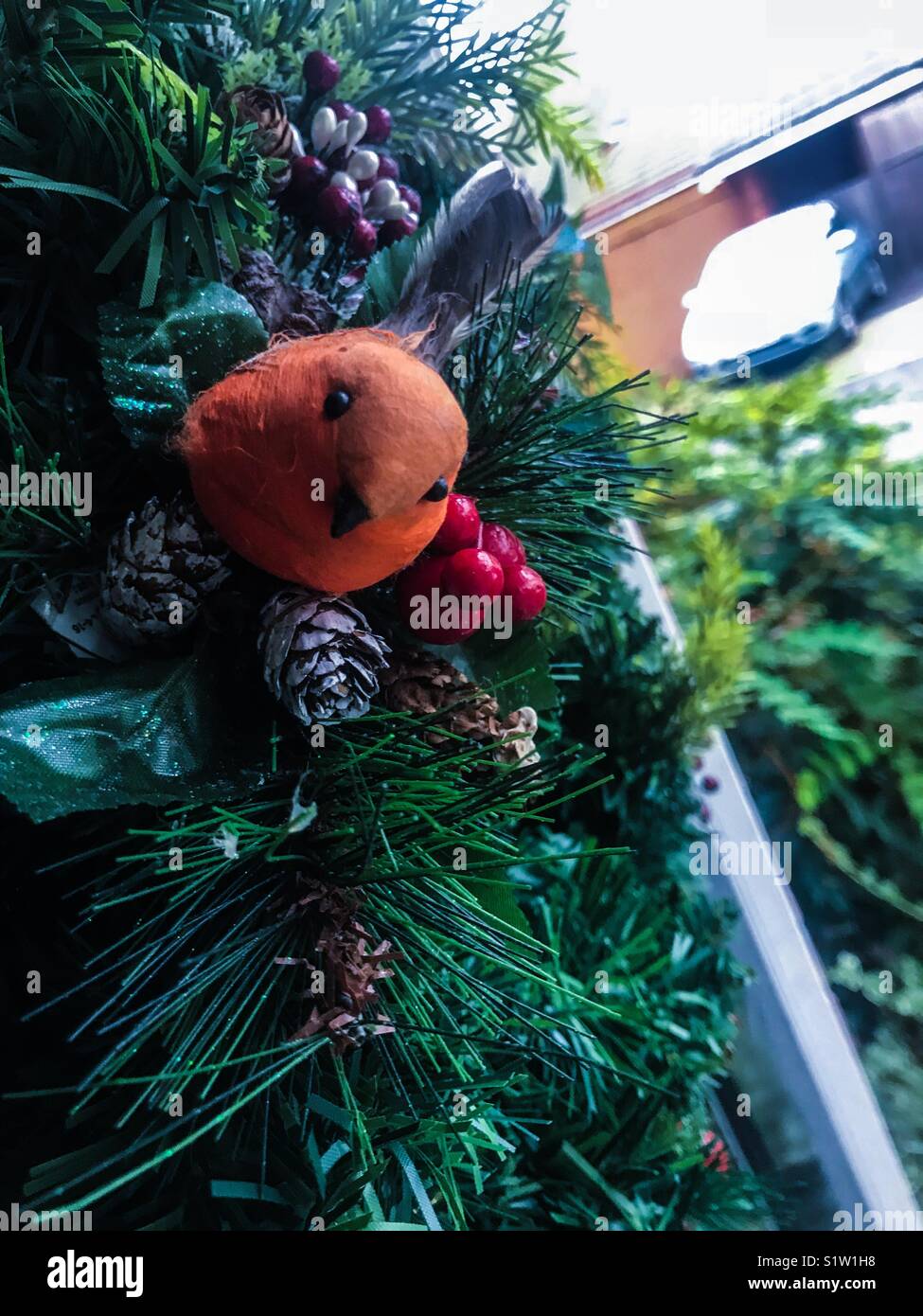 Christmas robin wreath hi-res stock photography and images - Alamy