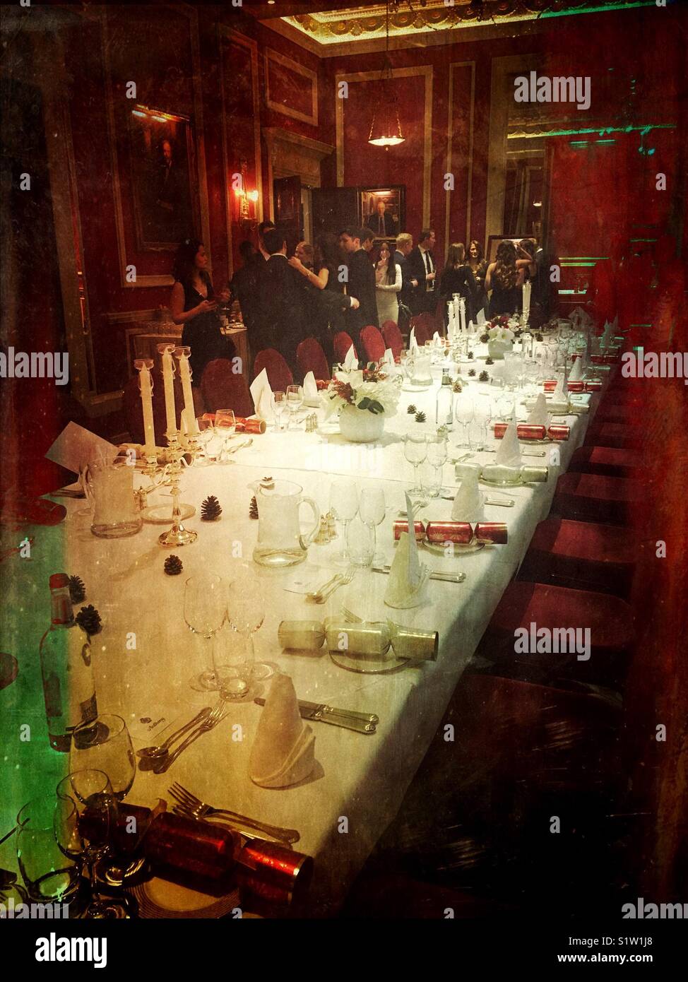Long banquet table hi-res stock photography and images - Alamy