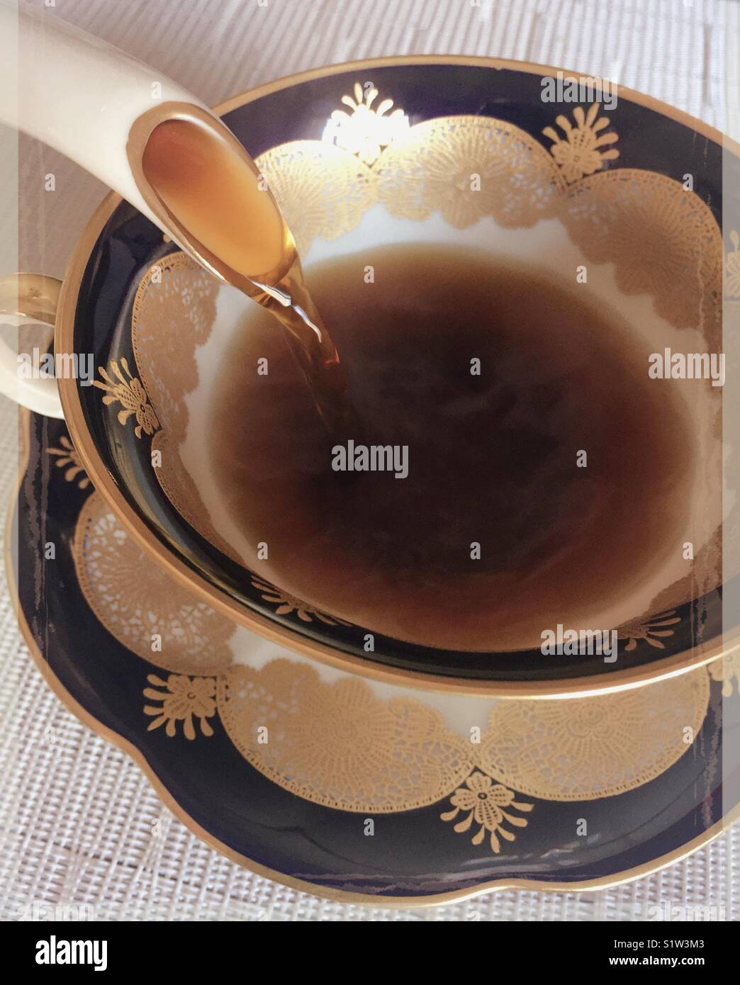 Fancy coffee being poured hi-res stock photography and images - Alamy