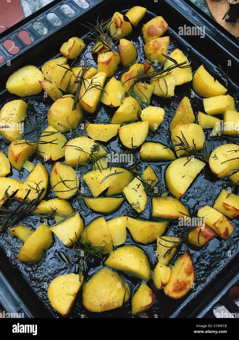 Tray potatoes hi-res stock photography and images - Alamy